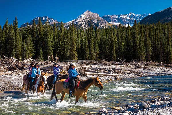 CANADA - Randonnées à cheval au Québec, dans les Montagnes Rocheuses ...